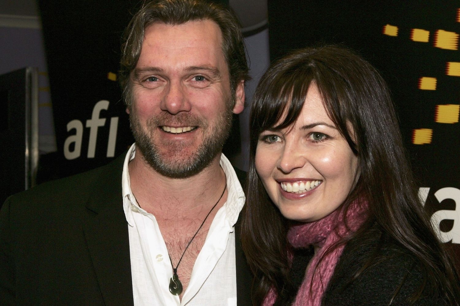 Inside Rafters star Erik Thomson’s marriage to actress Caitlin ...