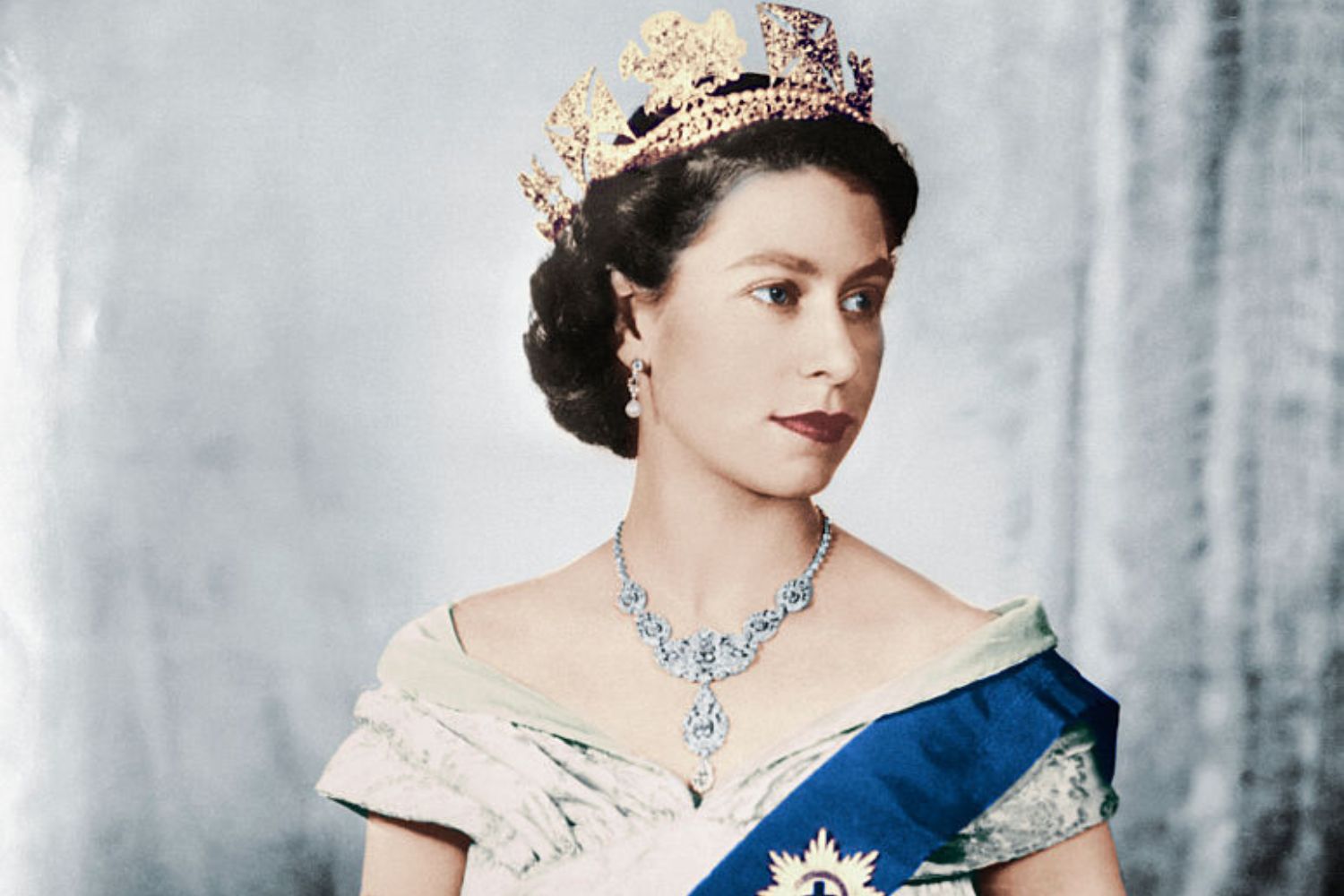 Queen Elizabeth had bone cancer, according to royal biographer | New Idea
