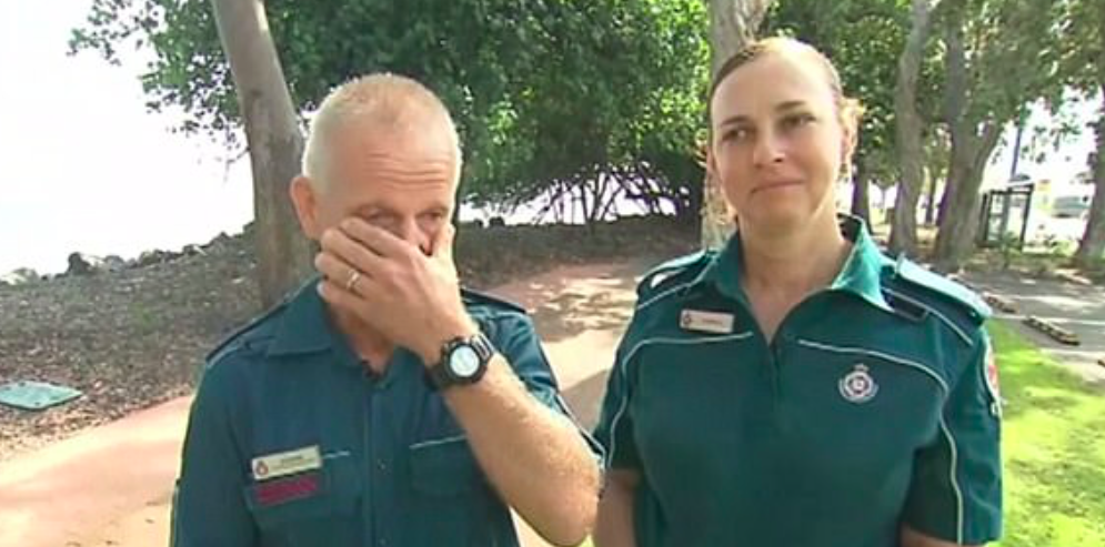 Queensland paramedic in tears speaking about viral photo | New Idea