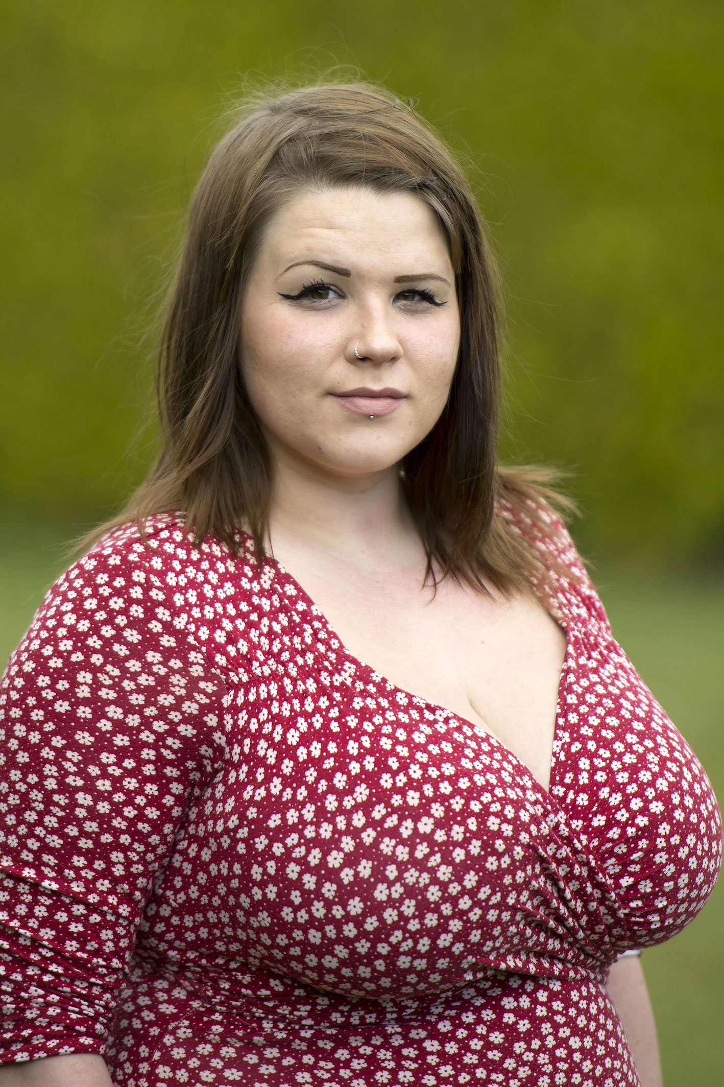 Mum tells: I fear suffocating my children with my 38HH breasts | New Idea