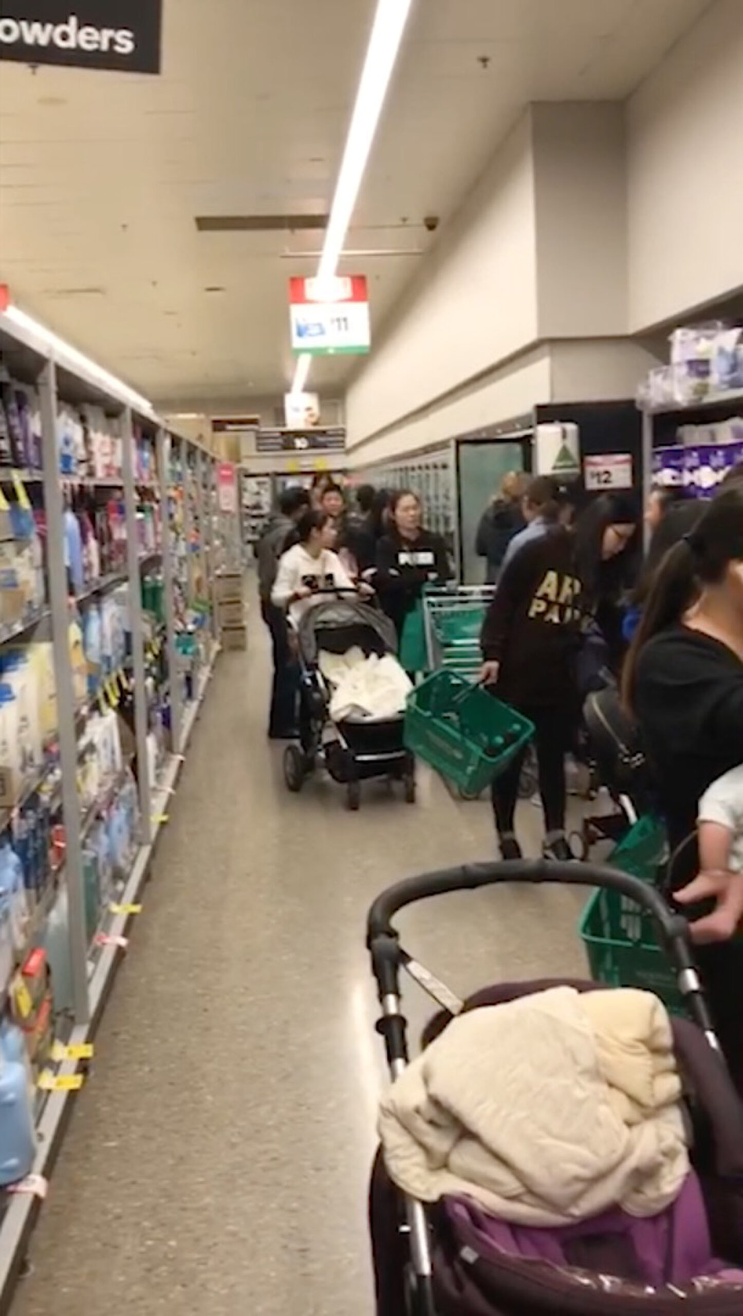 Baby formula frenzy: "Crazed" shoppers filmed in Australian supermarket ...
