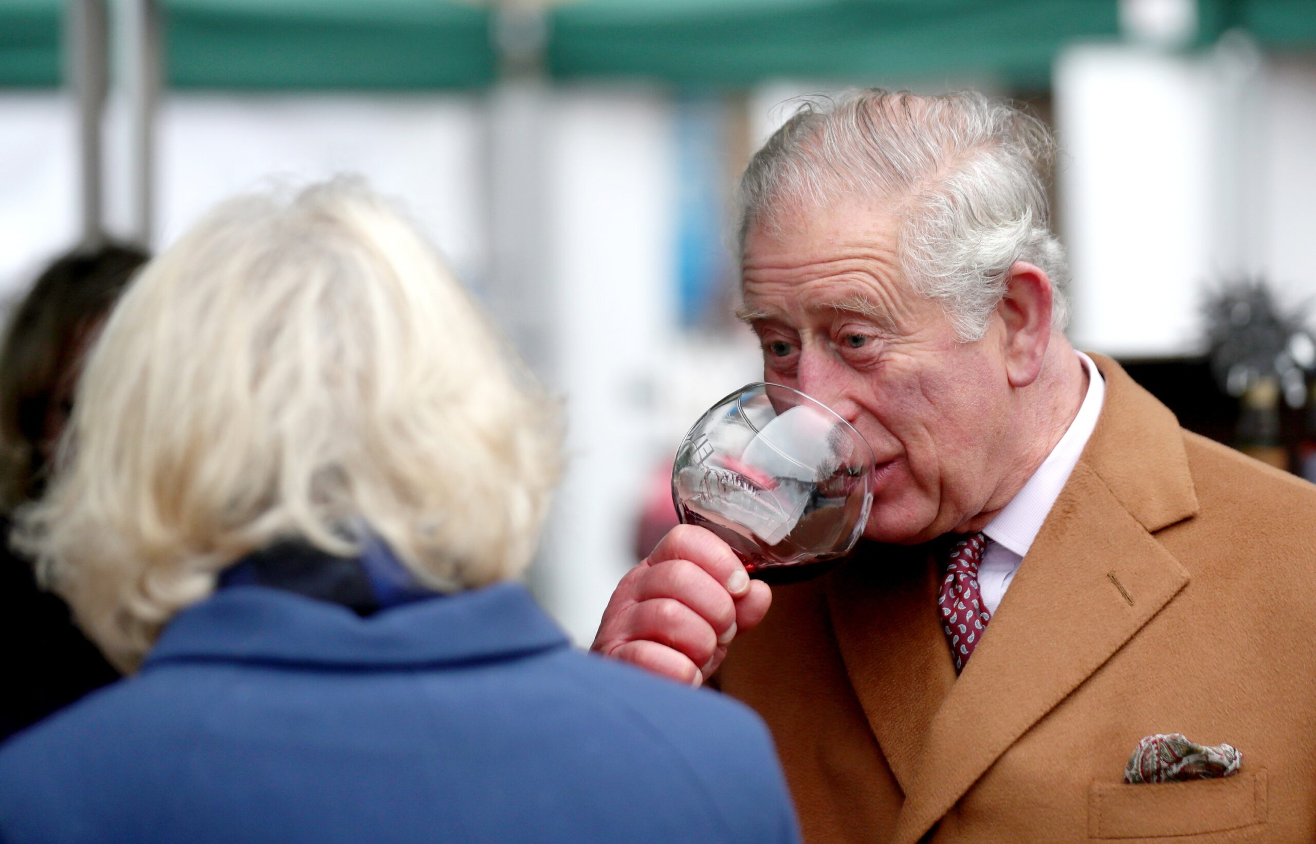 Video: Prince Charles drinks gin from 'FACE-sized' glass | New Idea