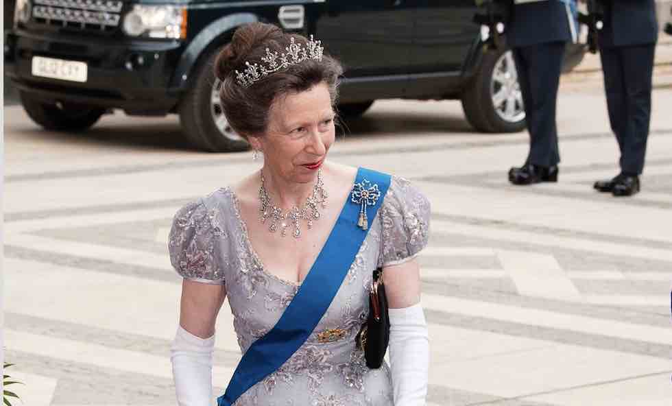 Royal succession shock: It's Queen Anne as scandal forces out Prince ...