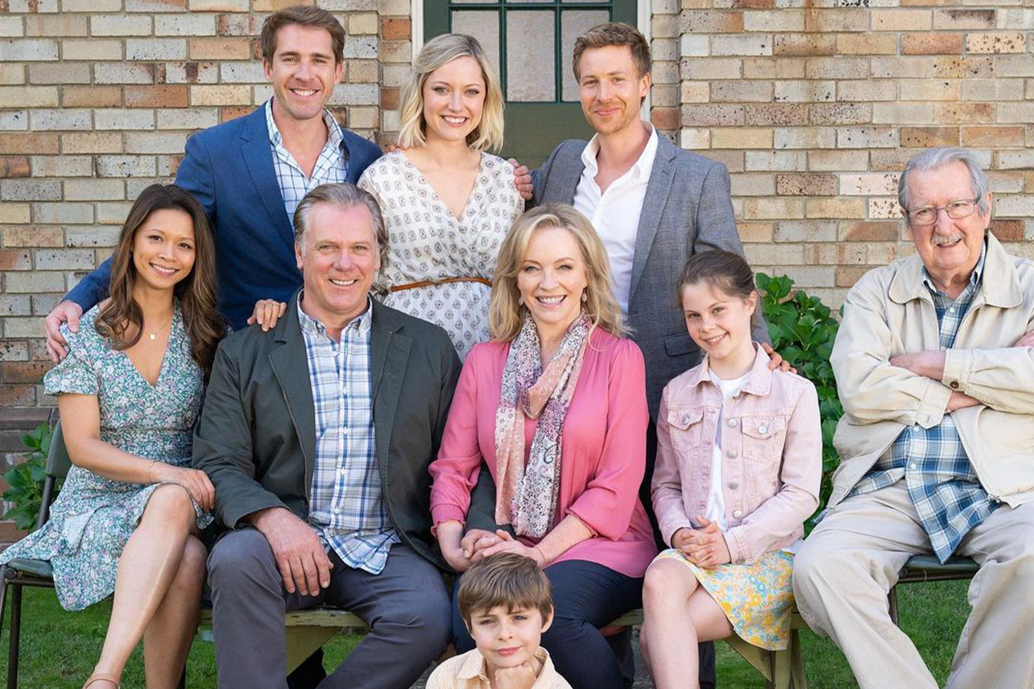 Rebecca Gibney shares NEW sneak peek of Packed to the Rafters reboot ...
