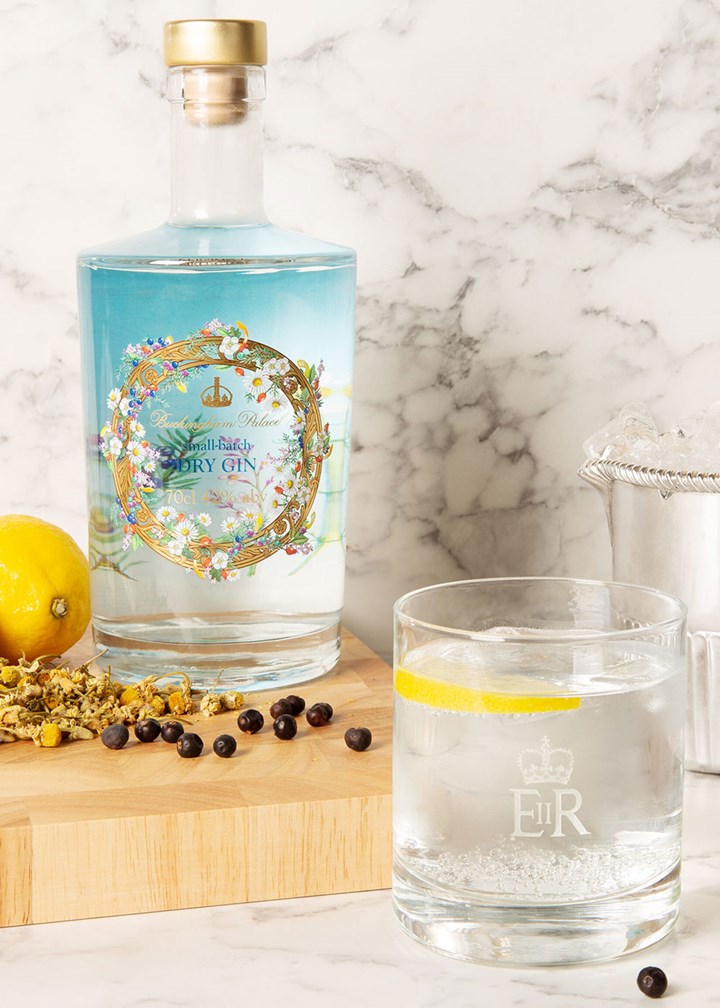 Queen Elizabeth forced to sell BIZARRE items to raise money | New Idea